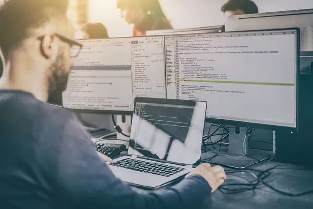 Software Engineer Resume: Top Tips to Stand Out
